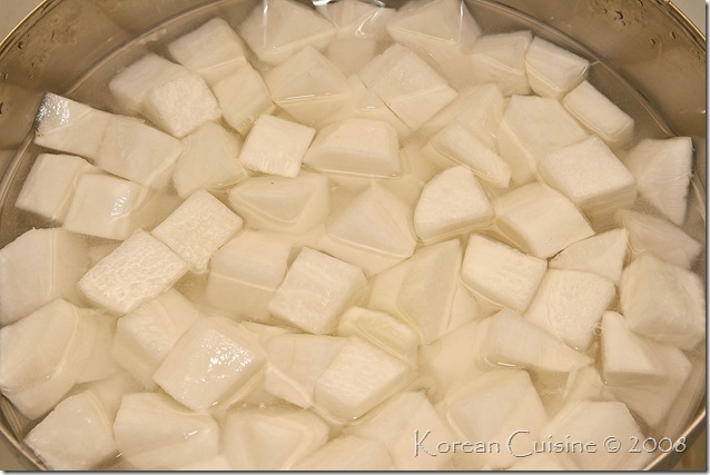 Korean Cuisine: Ggak Ddoogi - Seasoned Daikon Radish - (깍두기)